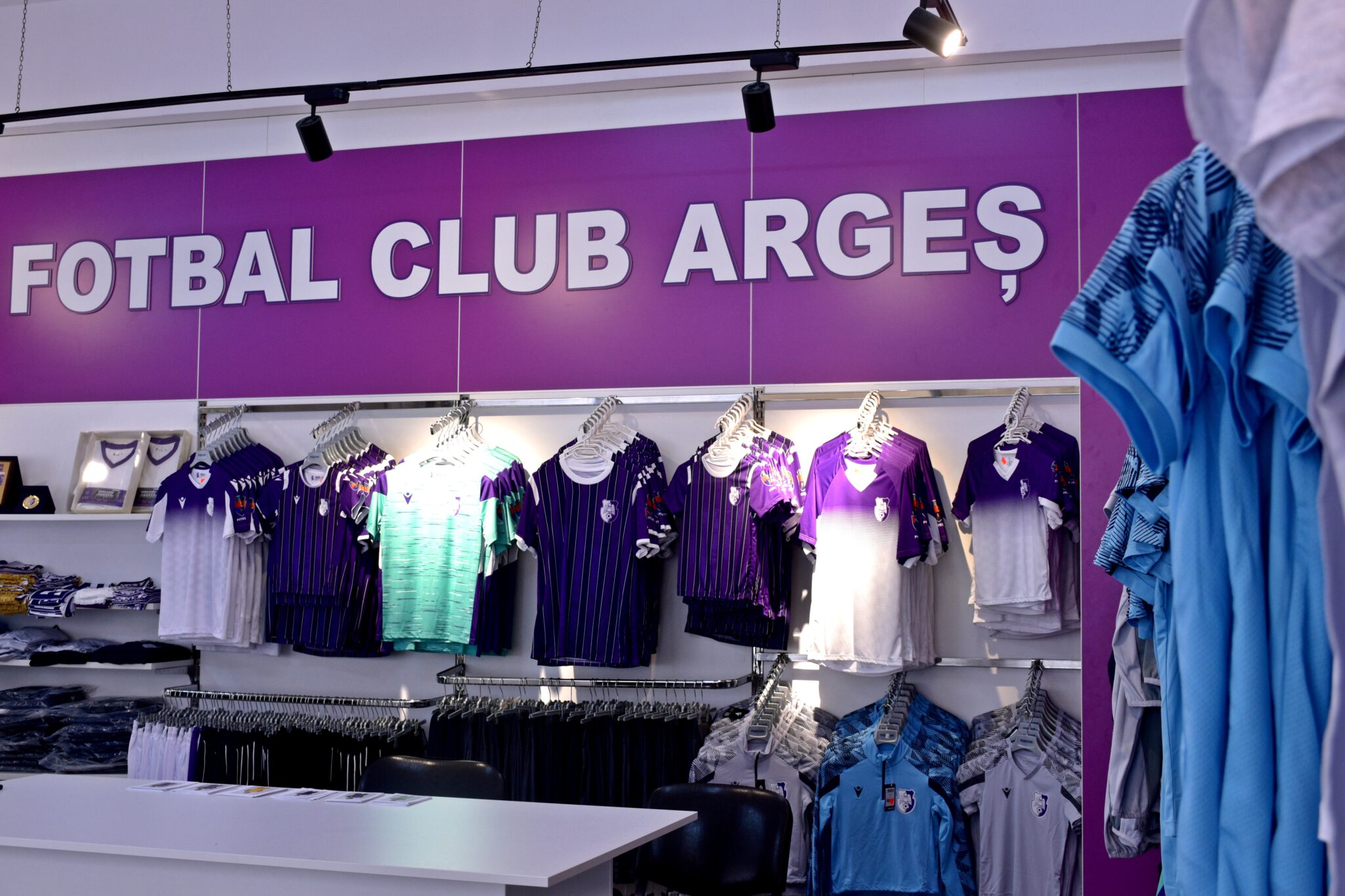 🆕FC Argeș a prezentat fanilor noul echipament – Site oficial FC Argeș ...